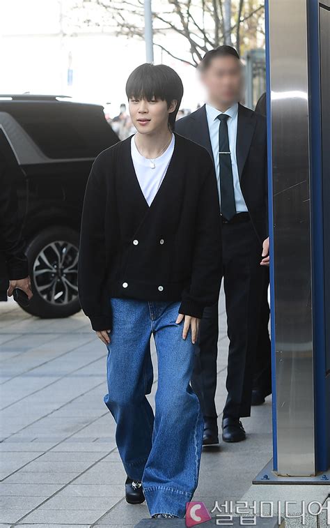 셀럽포토 방탄소년단bts 지민 파워타임 출근해요 네이트 연예