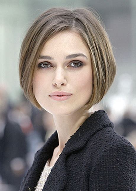 Coupe de cheveux court carré plongeant