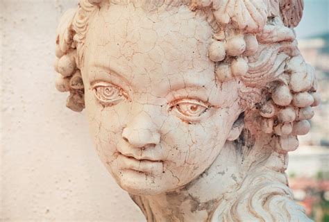 여자아이 인물사진 In 스톤 사본을 전원주의 앤티크 조각상 조각상에 대한 스톡 사진 및 기타 이미지 조각상 골동품 여자