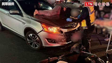 休旅車左轉未禮讓 騎士直直撞慘噴上引擎蓋（民眾提供）─影片 Dailymotion