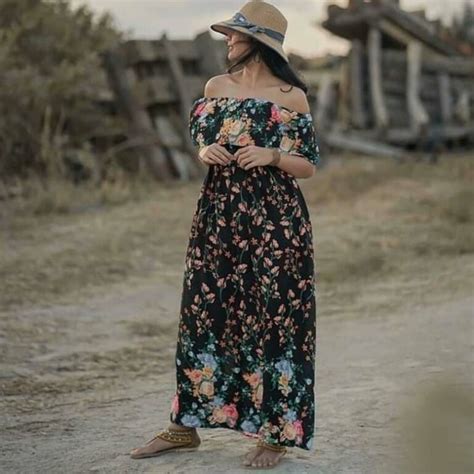 10 Inspirasi Fashion Ke Pantai Untuk Wanita Terfavorit Tetap Gaya