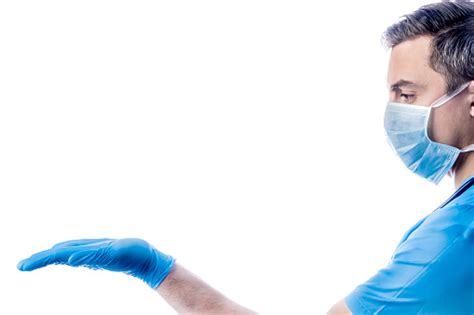 백색 배경에 청진기 와 보호 얼굴 마스크와 의사 복사 공간 N95 페이스 마스크에 대한 스톡 사진 및 기타 이미지 N95 페이스 마스크 감기와 독감 건강관리와 의술