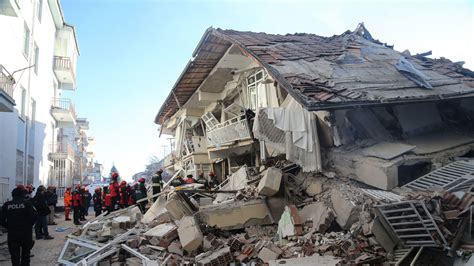 Sismo De Magnitud 6 7 En Turquía Deja Al Menos 22 Muertos Y Más De 1