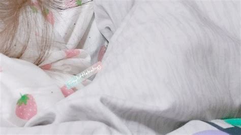 Bedtime Baby Wet Paws Chatty Tinybabebabyg Tries And Fails To Hold Her Pee Overnight Wets