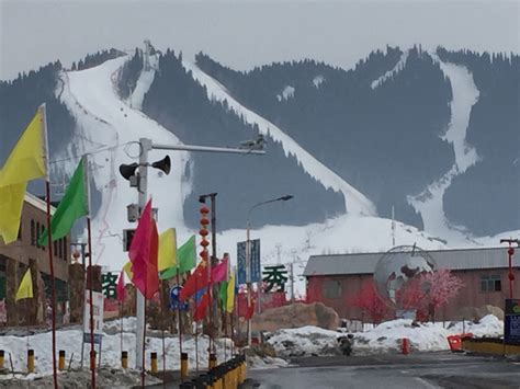 2023丝绸之路国际度假区玩乐攻略滑雪地形公园非常棒，很适合【去哪儿攻略】