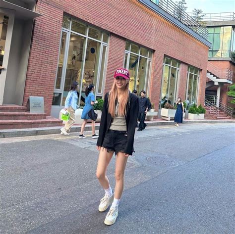 츄의 여성 데일리백으로 20대 여자 대학생 가방으로 괜찮은 비건 레더 실버 백팩 추천 네이버 블로그