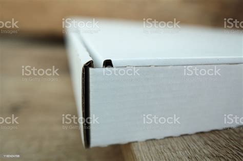 나무 테이블에 피자에 대 한 흰색 골 판지 상자 0명에 대한 스톡 사진 및 기타 이미지 0명 개념 개념과 주제 Istock