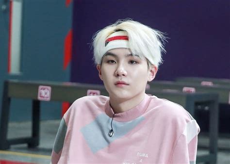 Alleged Photo Of Bts Suga Cuddling With His Girlfriend In The United