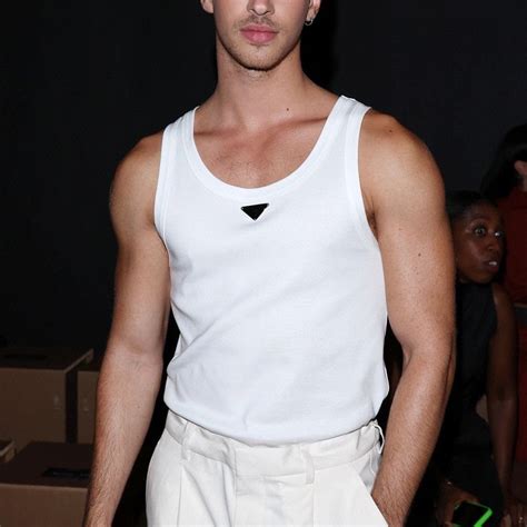 프라다 엠블럼 나시 Ynhomme