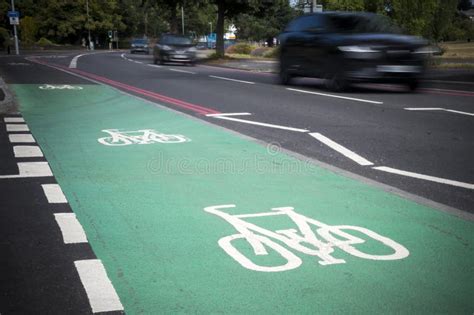 Green Cycle Lane Alongside Busy Main Road Stock Image Image Of Infrastructure Driving 393628065