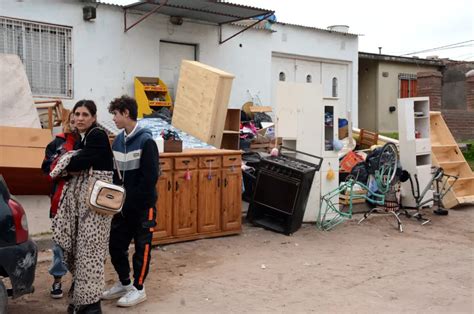 Desalojaron Por La Fuerza A Una Mujer Y A Sus Cuatro Hijos El Diario