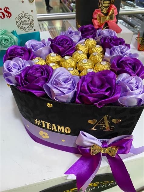 Regalo original sorpresa de amor con caja en forma de corazón y rosas