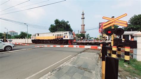 Railroad Crossing Indonesia Palang Perlintasan Kereta Api Kereta