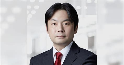 기억의 습작 전람회 출신 서동욱 사망