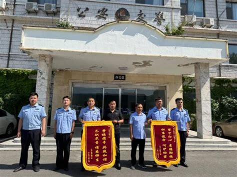 交警护学暖民心，学校致谢送锦旗澎湃号·政务澎湃新闻 The Paper