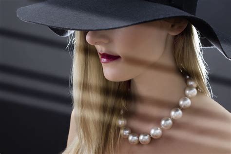 hình ảnh đàn bà Nón thời trang Quần áo tai vàng Mũ vật chất cơ thể con người đối mặt