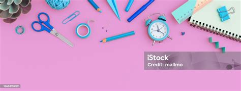 분홍색 배경에 학교 액세서리 창조적 인 평면 디자인 학교 개념으로 돌아갑니다 0명에 대한 스톡 사진 및 기타 이미지 0명 개념 개인 장식품 Istock