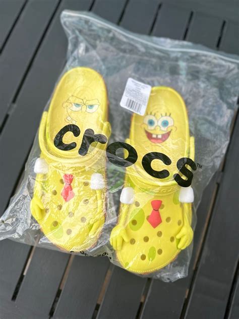 Sandália Crocs Classic Crog X Spongebob Sandália Masculina Crocs