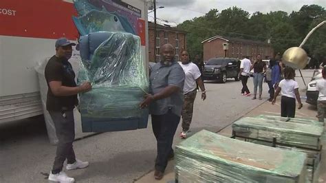 Atlanta Falcons Players Foundation Helps Victims Of Atlanta Apartment