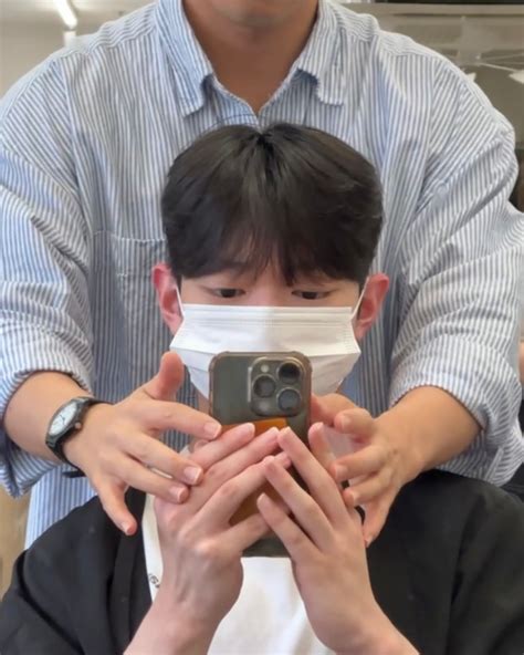 시스루펌 의정석 2024 안녕하세요 그로잉살롱테오 디자이너입니다 시스루펌은 윤기나는 결감 확실한 앞볼륨감 자연스러운컬감등이 중요하죠 제가 아이롱펌 으로 진행해