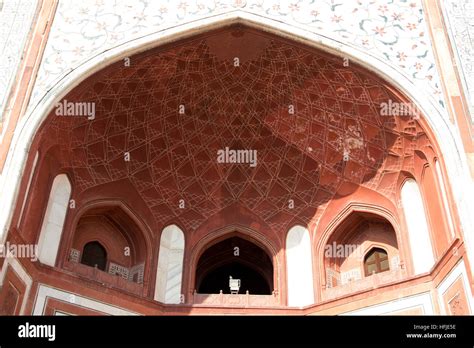 Surrounding Gates Of The Taj Mahal Symbol Of Love Shah Jahan Mumtaz At