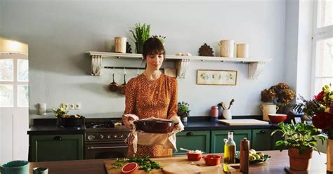 Huge Designer Cookware Sale Sees Home Chefs Snap Up Durable Oven Dish