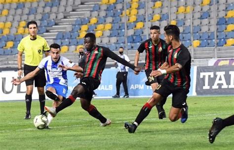 البطولة الوطنية الاحترافية اتحاد طنجة ينهزم ضد ضيفه الجيش الملكي 1 2