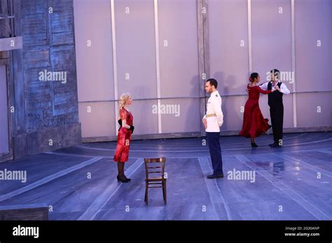 Premiere Musical Evita In Den Hauptrollen Anna Gössimax Dollinger