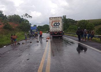 GRAVE COLISÃO NA BR 101 ENVOLVENDO CARRETAS DEIXA UM MOTORISTA MORTO E