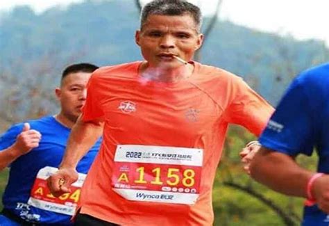 Chinese Man Completes 262 Mile Marathon While Smoking Continuously For