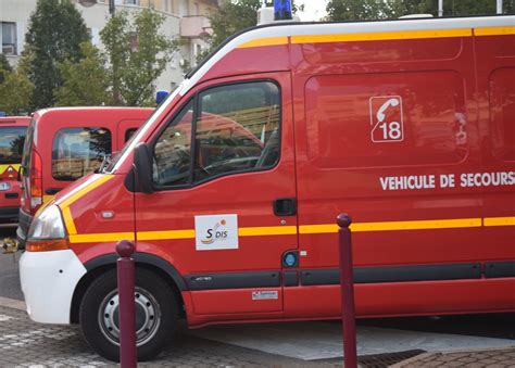 Une Jeune Fille De 18 Ans Se Blesse En Voulant Monter Dans Un Bus