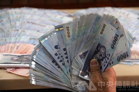 Re 閒聊 Ff40 太苦了吧，又有繪師被偷錢 Ptt評價