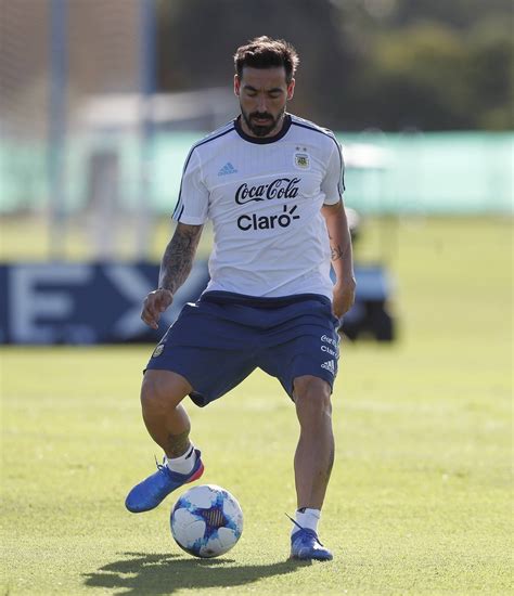 Yago Pikachu Agride Torcedor Na Chegada Do Vasco A Manaus Esportes