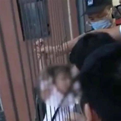 看住孩子！女孩从20楼沿外墙爬到18楼男孩