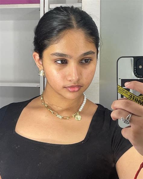 Vanitha Vijayakumar Daughter Jovika Viral Photos இணையத்தில் வைரலாகும்