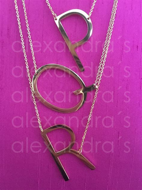 Collar Dije Letras Inicial Acero Inoxidable Grande Inclinada Dorada Con Cadena La Mas Vendida