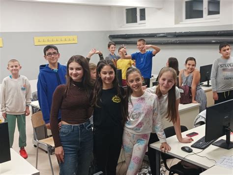 Една от най важните ни задачи е да подпомагаме достъпа до качествено дигитално образование на