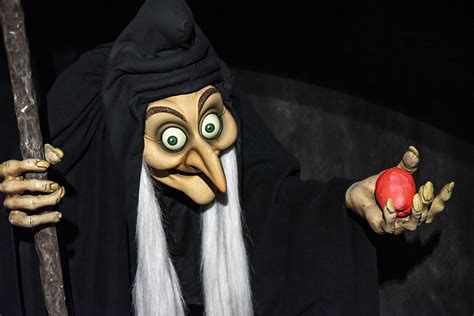 Snow Whites Scary Adventures
