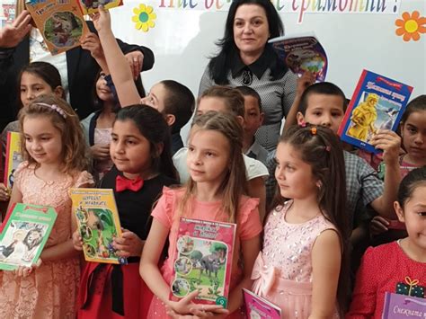 КМЕТЪТ НА ОБЩИНА БОРОВАН ИНЖ ДЕСИСЛАВА ТОДОРОВА ПОЗДРАВИ ПЪРВОКЛАСНИЦИ ЗА ПРАЗНИКА НА БУКВИТЕ