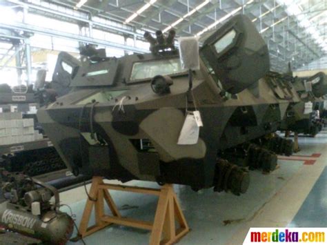 Foto Melihat Pembuatan Panser Anoa And Tank Amx 13 Di Pabrik Senjata