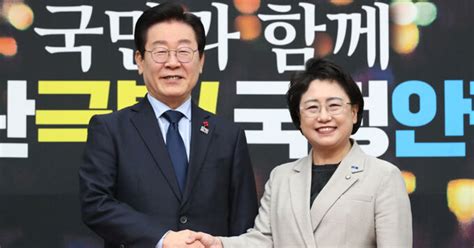 혁신당 끌어안는 이재명 “조국 빈자리 커 서로 협력하자” ‘尹 탄핵 가결 이후