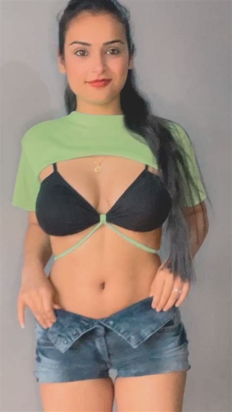 Shreya Shukla Rdesinavelandwaist