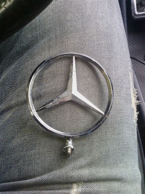 новый и старый значек прицел — Mercedes Benz E Class W124 2 3 л