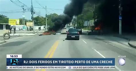 Tiroteio Entre Policiais E Bandidos Deixa Duas Pessoas Feridas Na Zona