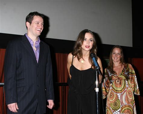Tom Malloy Eliza Dushku And Aimee Schoof Speaking In The Theater