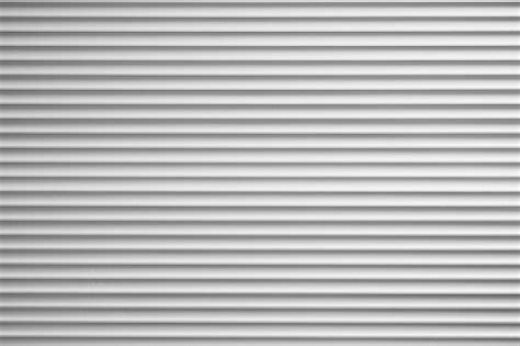 복사 공간이 있는 롤러 블라인드 또는 슬라이딩 셔터 배경 0명에 대한 스톡 사진 및 기타 이미지 0명 가구 건물 외관 Istock