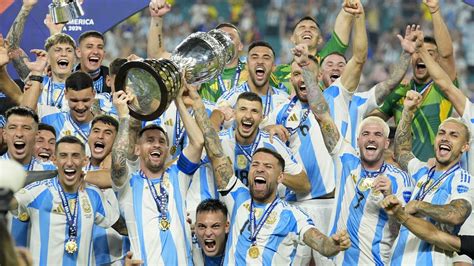 Foto Atasi Perlawanan Sengit Kolombia Hingga Babak Perpanjangan Waktu Argentina Juara Copa