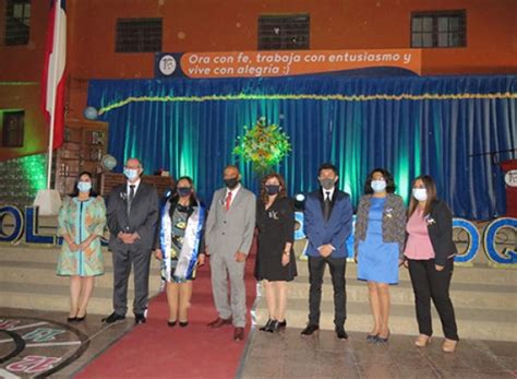 Colegio Parroquial efectúa ceremonia de licenciatura de enseñanza media