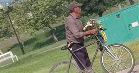 Adulto Mayor Salió A Dejar Flores En La Tumba De Su Esposa Y 3 Días