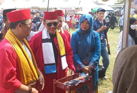 Pedagang UMKM Binaan Dinkop UKM Tunjukkan Produk Terbaik